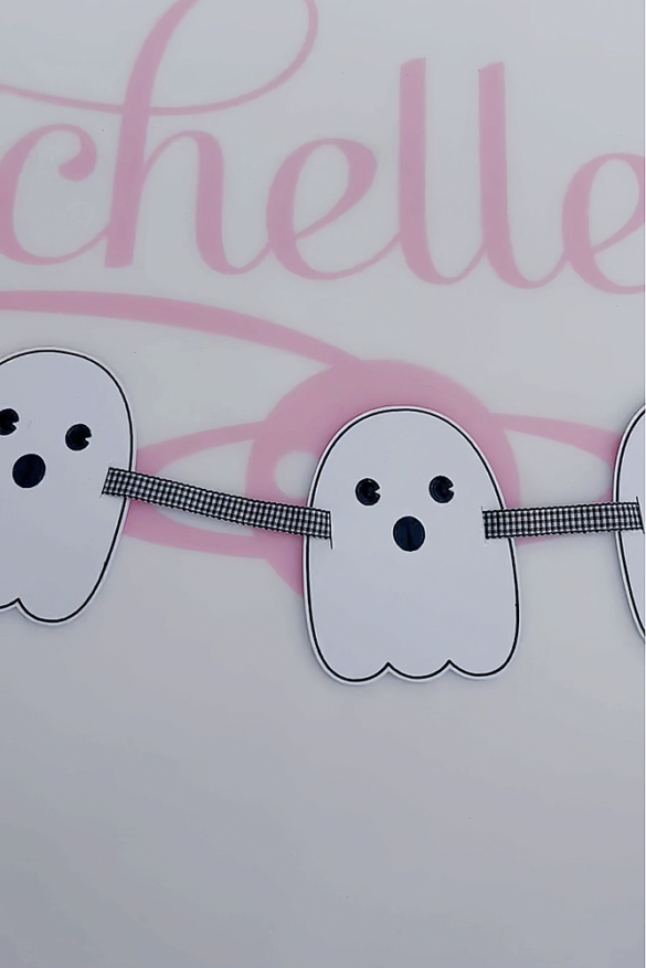 Easy Ghost Banner Garland with Cricut - Michelle's Party Plan-It