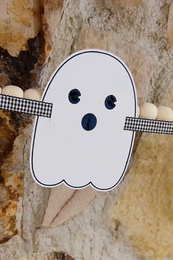 Easy Ghost Banner Garland with Cricut - Michelle's Party Plan-It